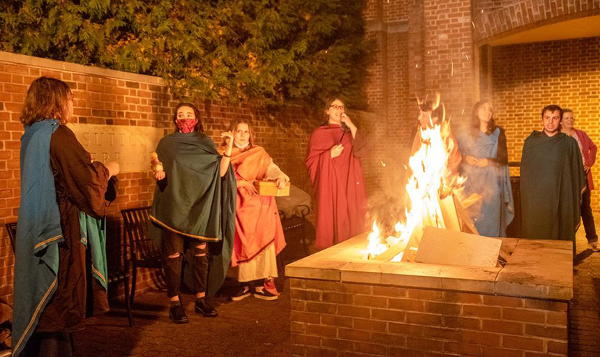 History Homecoming Bash, Dress-Up Day and Bonfire! - Roanoke College