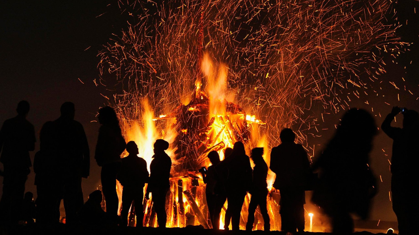 Bonfire and Band - Roanoke College