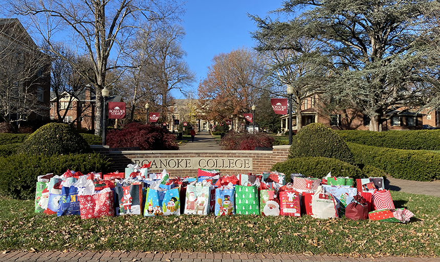 Roanoke College holiday project continues - Roanoke College