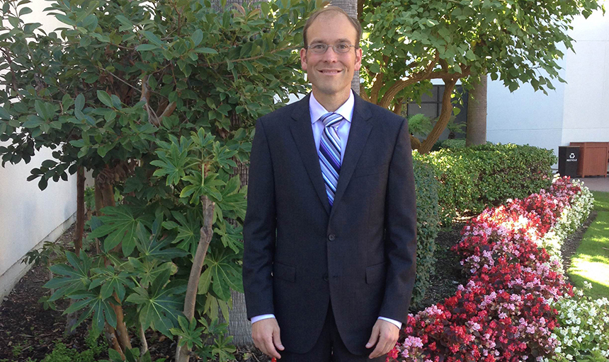 Professor wins economics educator award - Roanoke College